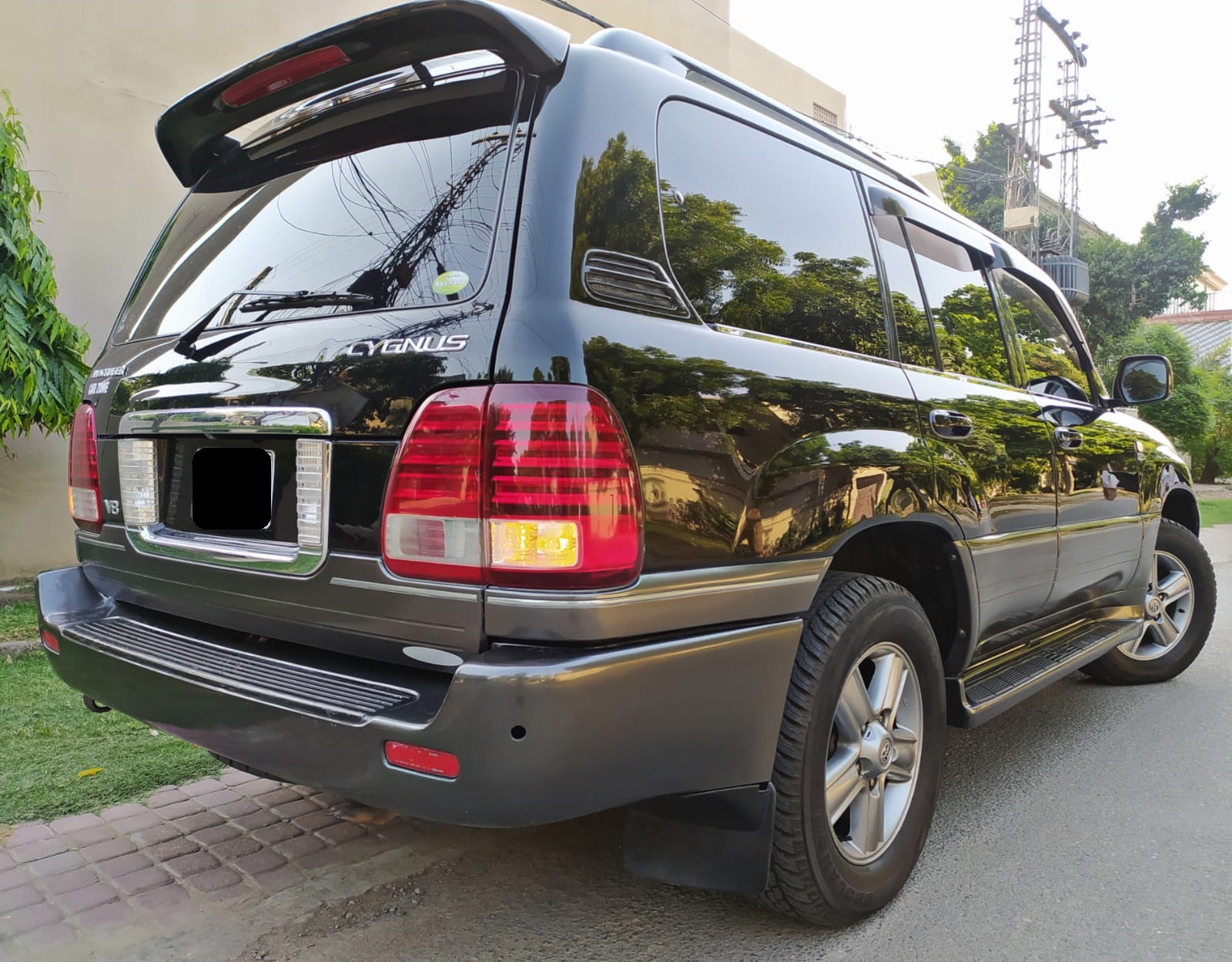 Toyota Land Cruiser Cygnus 2005 - Car Zone