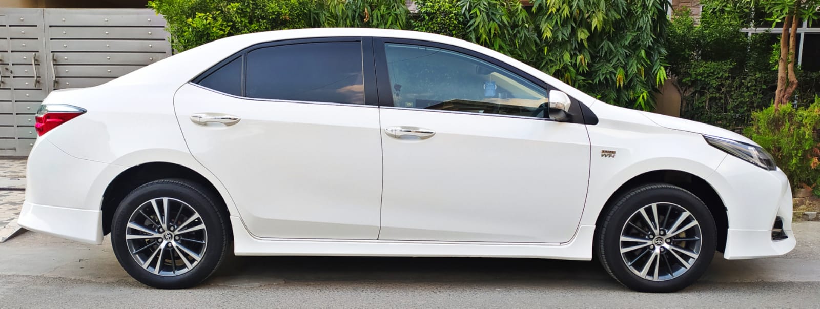 Toyota Corolla Altis Grande X CVT-i 1.8 Beige Interior 2021 - Car Zone