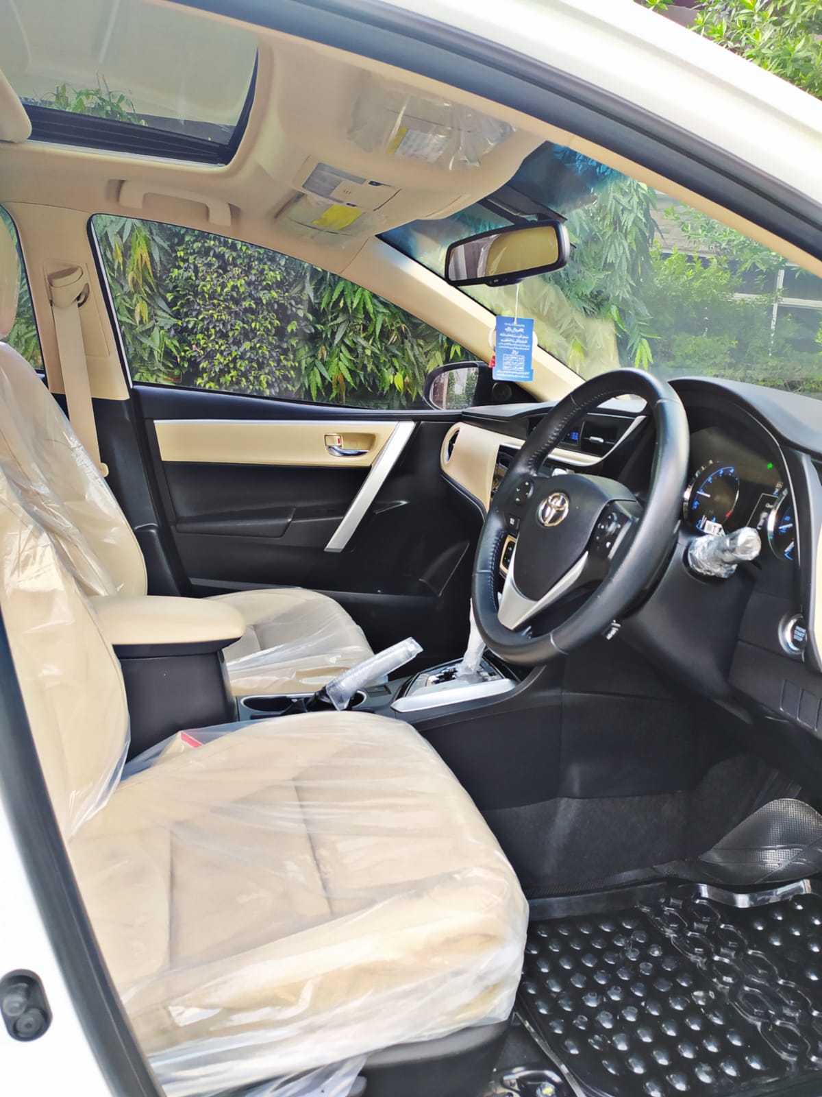 Toyota Corolla Altis Grande X CVT-i 1.8 Beige Interior 2021 - Car Zone
