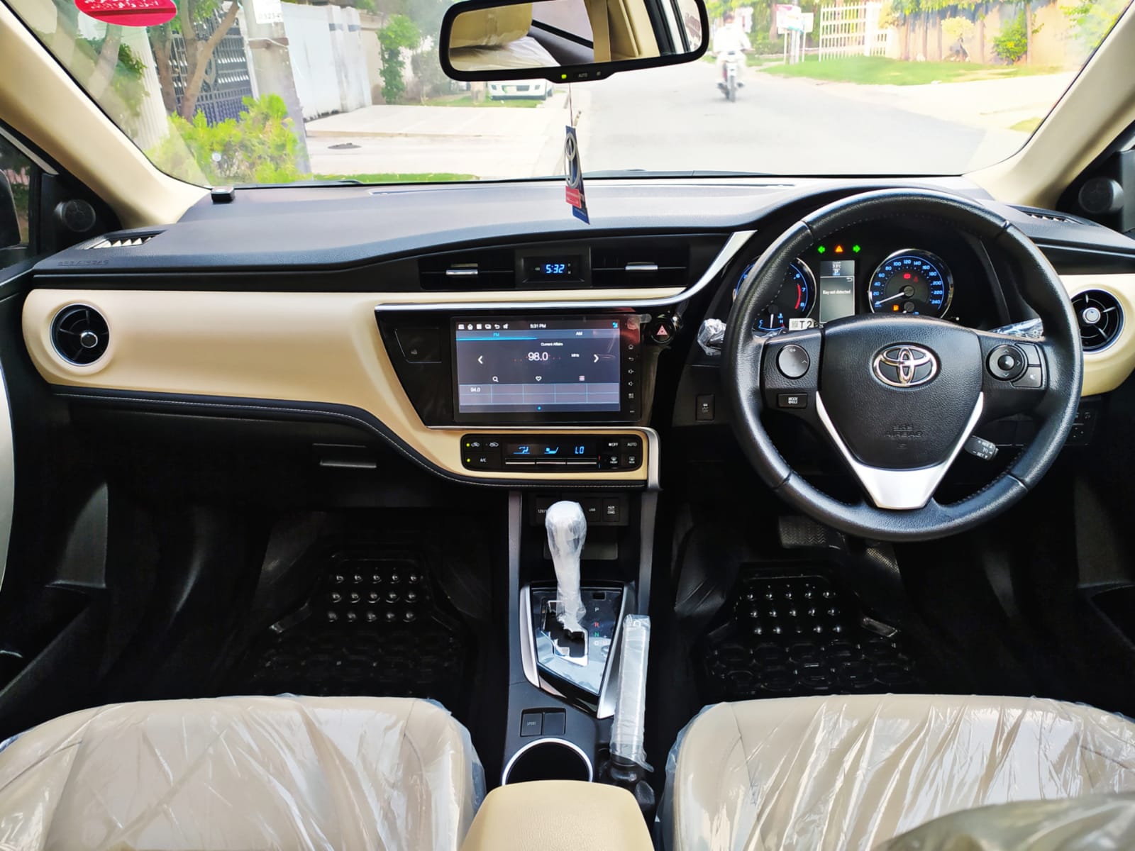 Toyota Corolla Altis Grande X CVT-i 1.8 Beige Interior 2021 - Car Zone