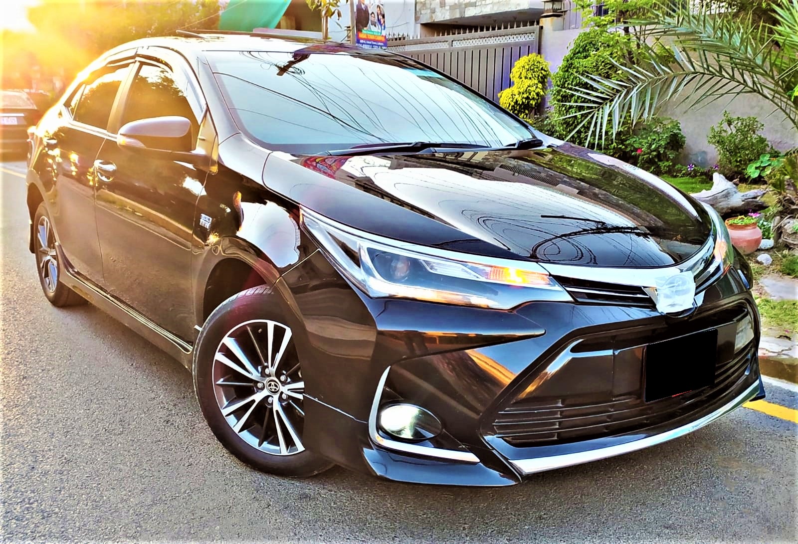 Toyota Corolla Altis Grande X CVT-i 1.8 Black Interior 2022 - Car Zone