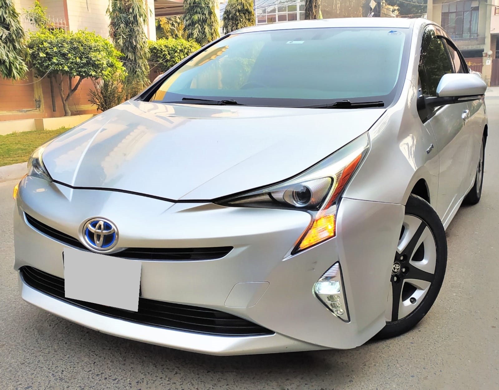 Toyota Prius Hybrid 2018 - Car Zone