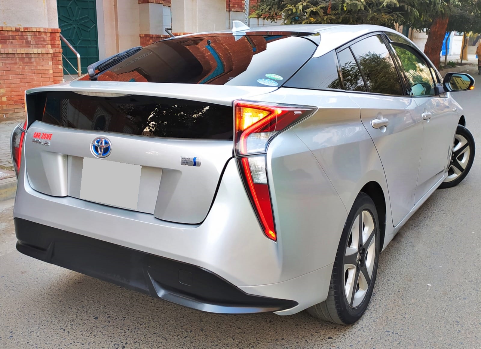 Toyota Prius Hybrid 2018 - Car Zone