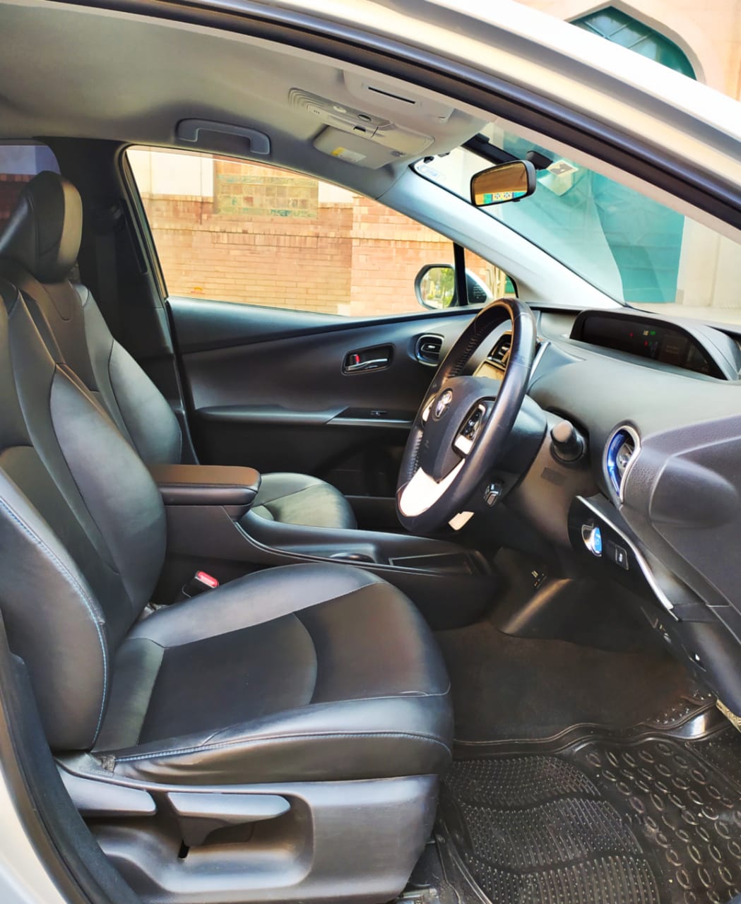 Toyota Prius Hybrid 2018 - Car Zone