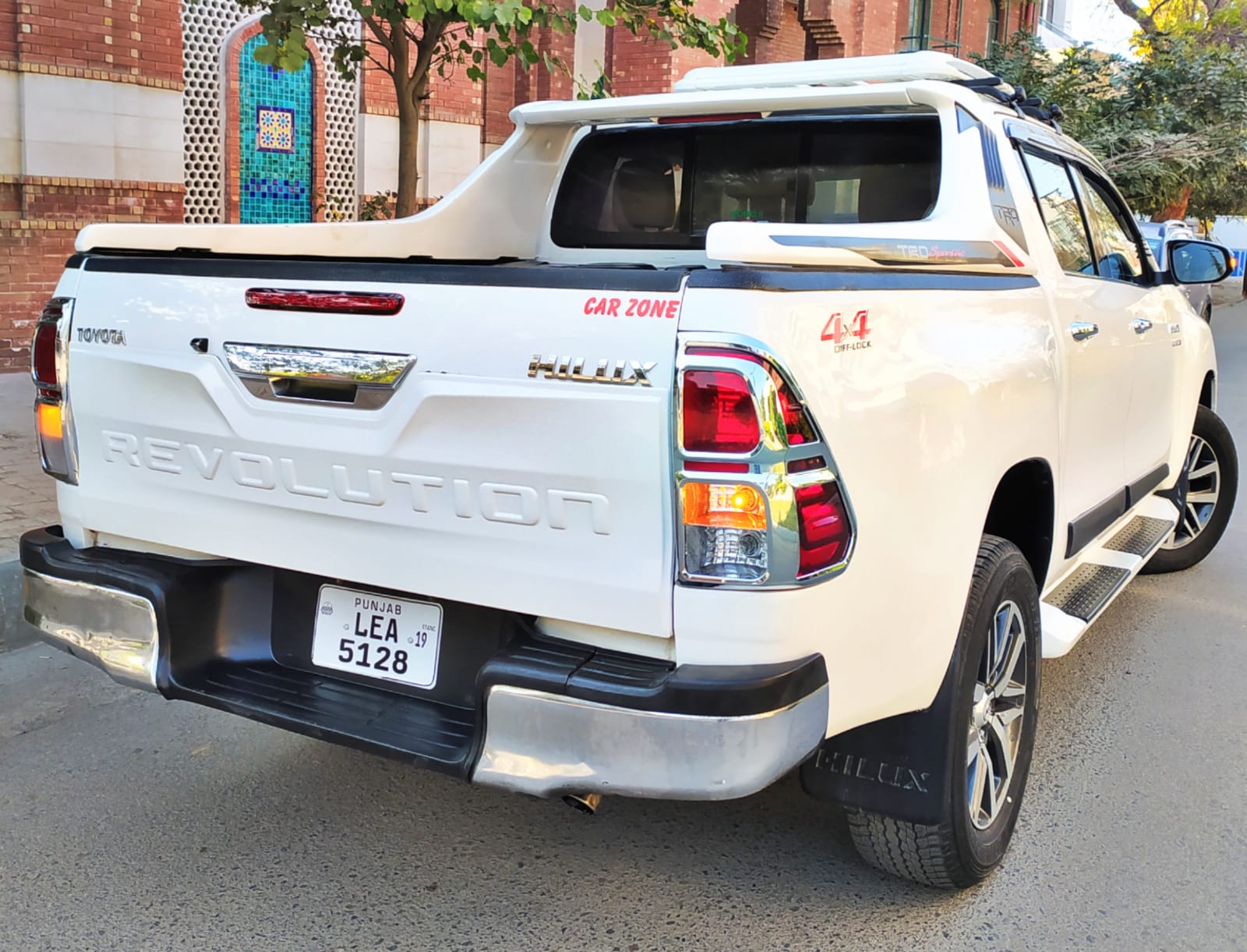 Toyota Hilux Revo V Automatic 3.0 2017 - Car Zone