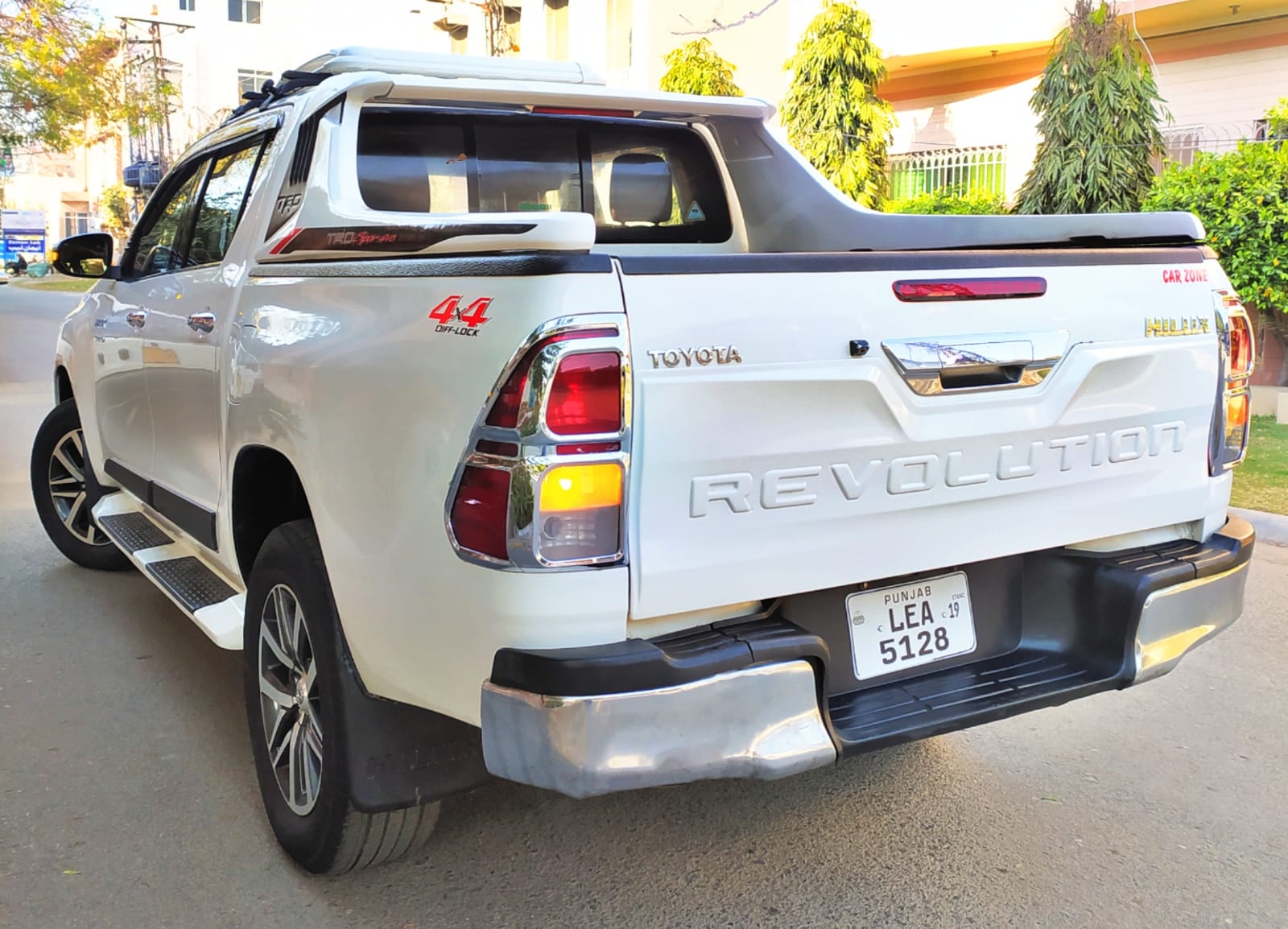 Toyota Hilux Revo V Automatic 3.0 2017 - Car Zone