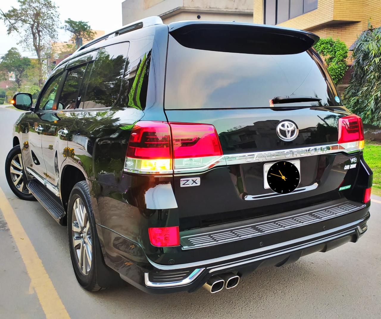 Toyota Land Cruiser V8 ZX 2017 / 2023 - Car Zone