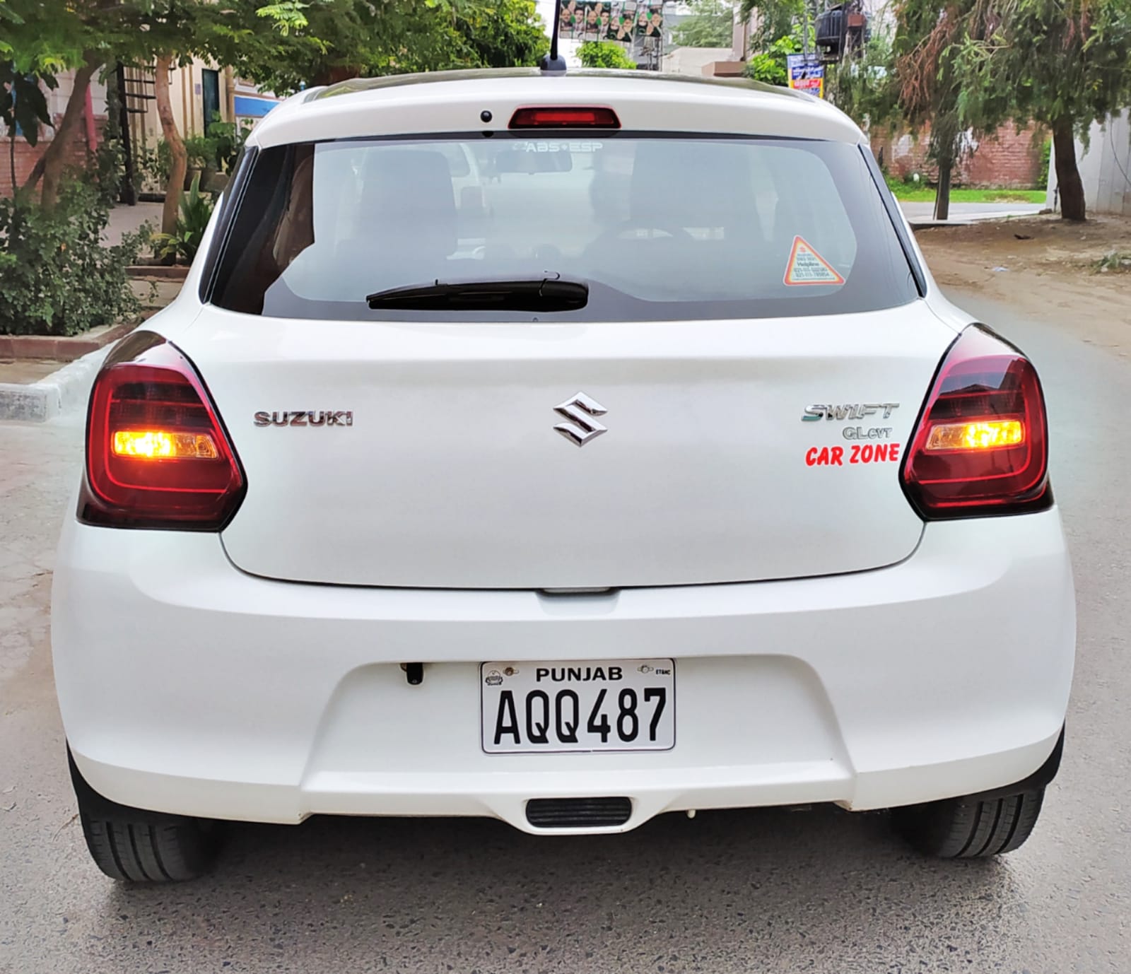 Suzuki Swift GL CVT 2023 - Car Zone