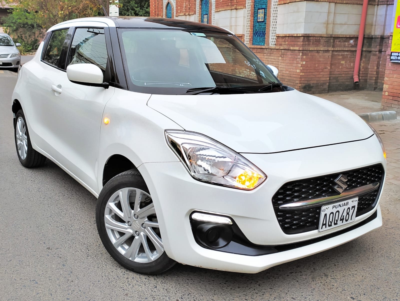 Suzuki Swift GL CVT 2023 - Car Zone