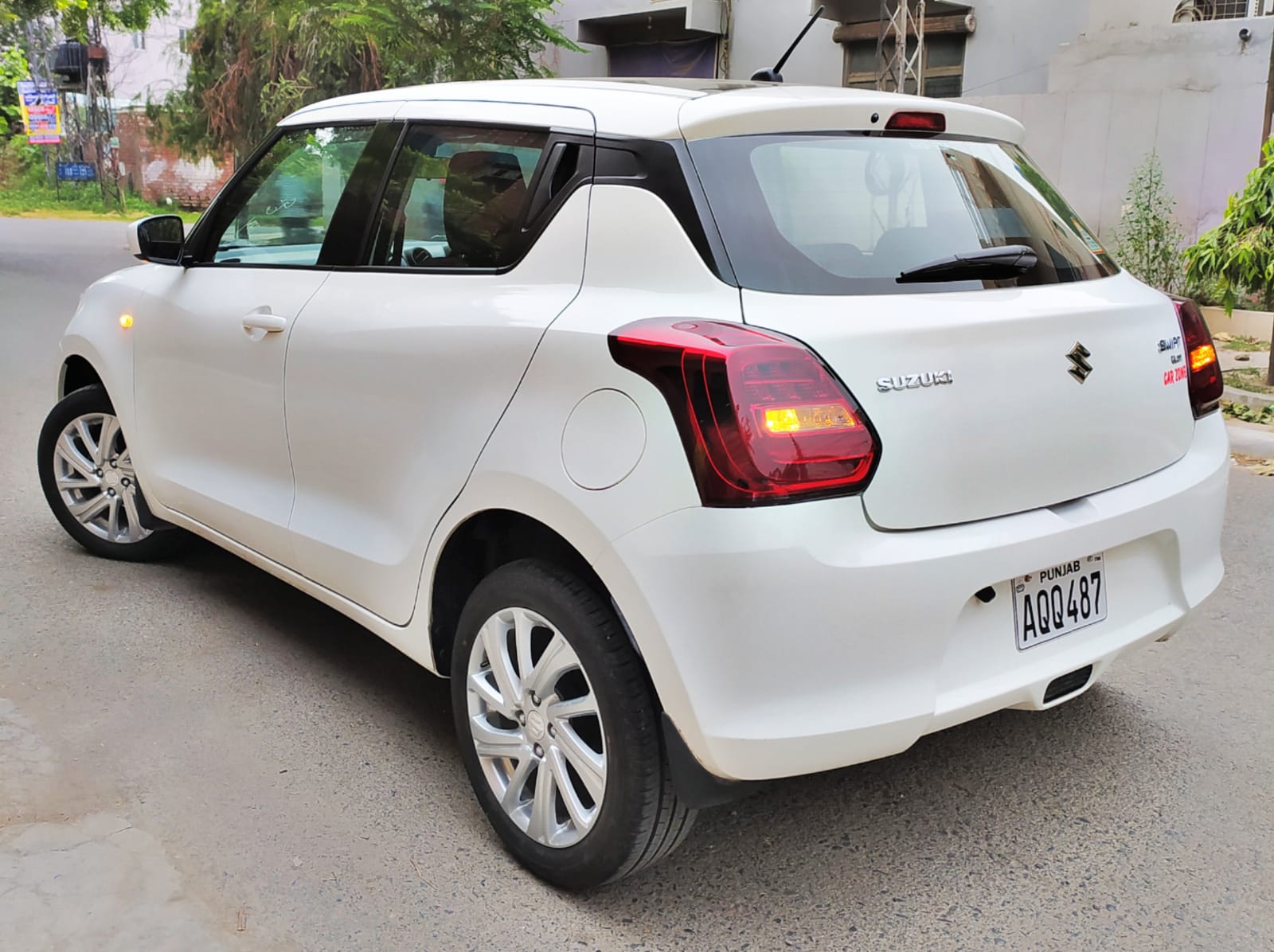 Suzuki Swift GL CVT 2023 - Car Zone