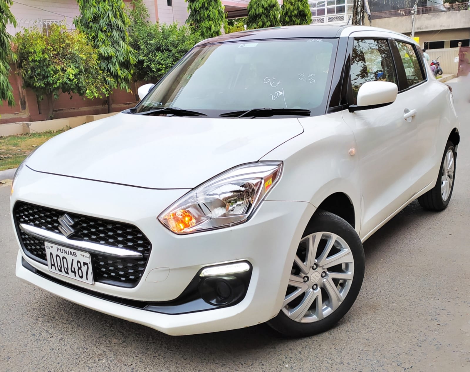 Suzuki Swift GL CVT 2023 - Car Zone