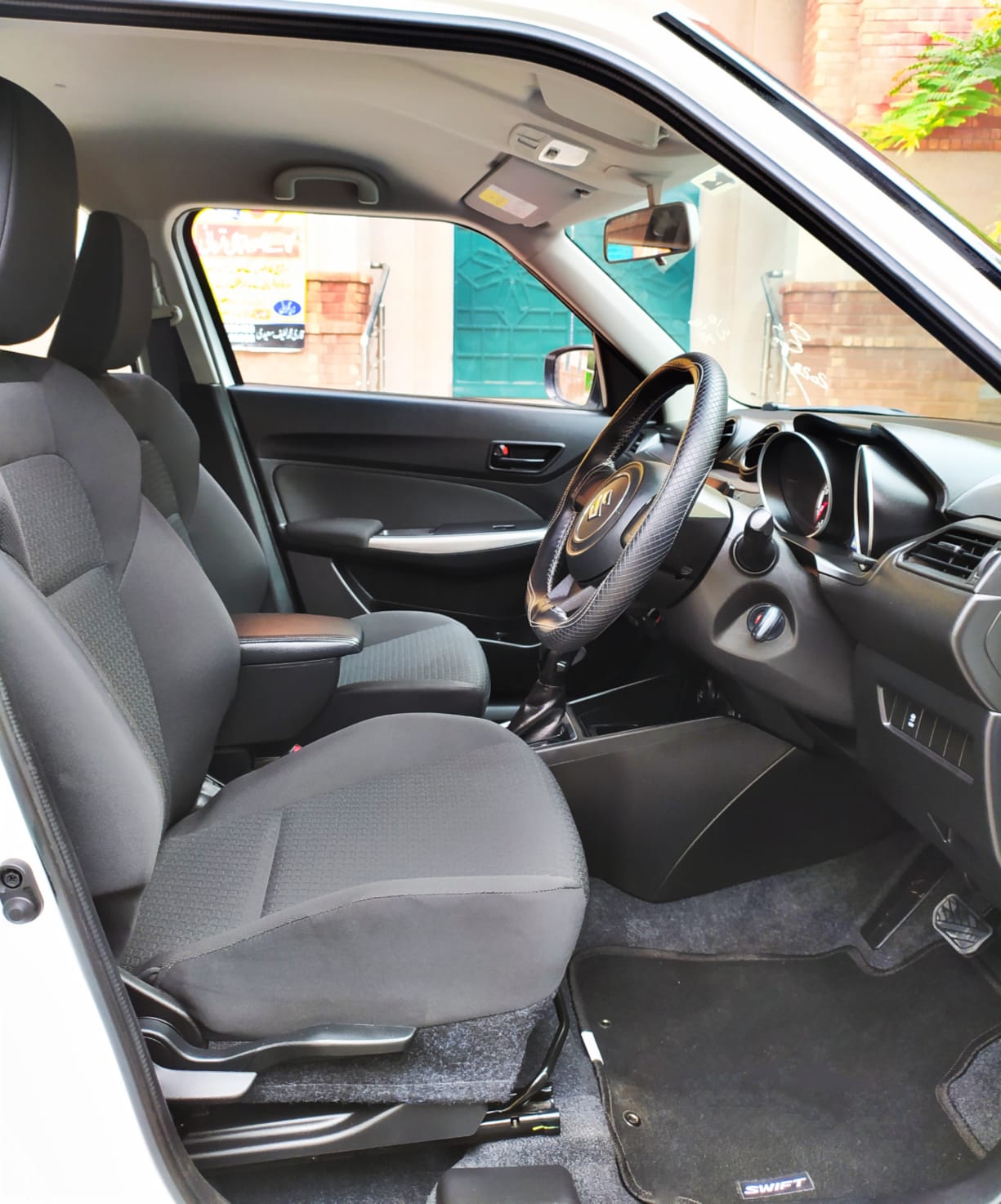 Suzuki Swift GL CVT 2023 - Car Zone