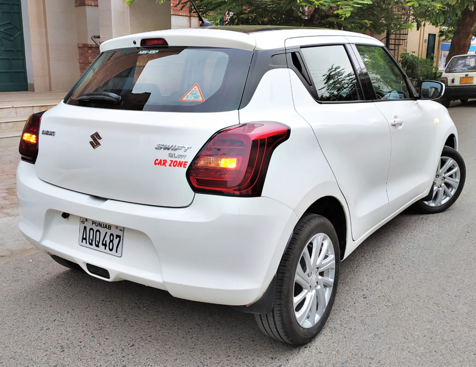 Suzuki Swift GL CVT 2023 - Car Zone