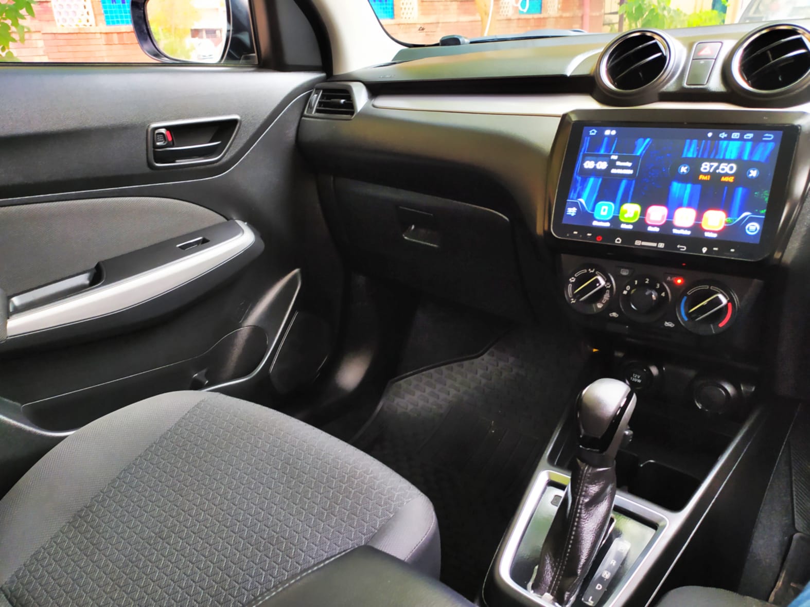 Suzuki Swift GL CVT 2023 - Car Zone