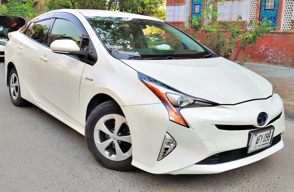 Toyota Prius S 2016 - Car Zone