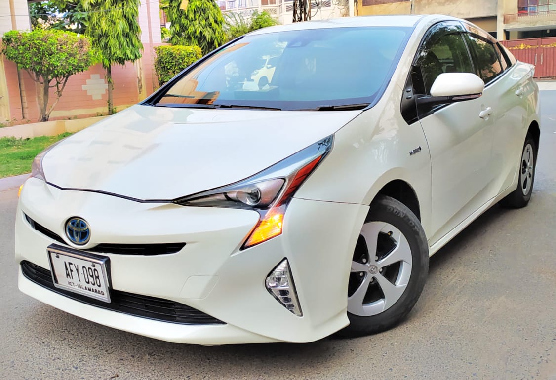 Toyota Prius S 2016 - Car Zone